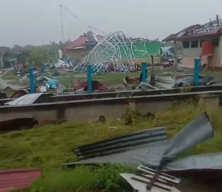 Angin Puting Beliung Hantam SMPN 1 Bandar Laksamana, Atap Sekolah Porak ...